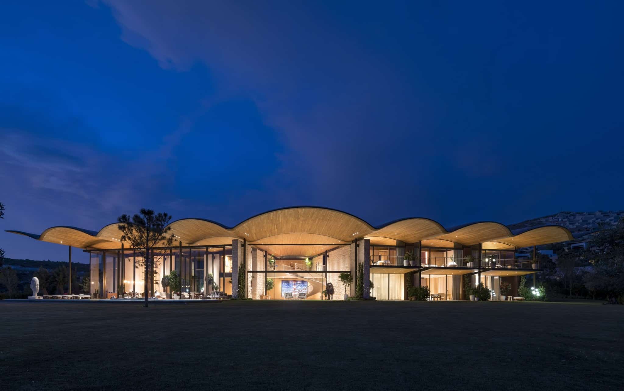 Foster + Partners shelters Dolunay Villa in Turkey under giant ...