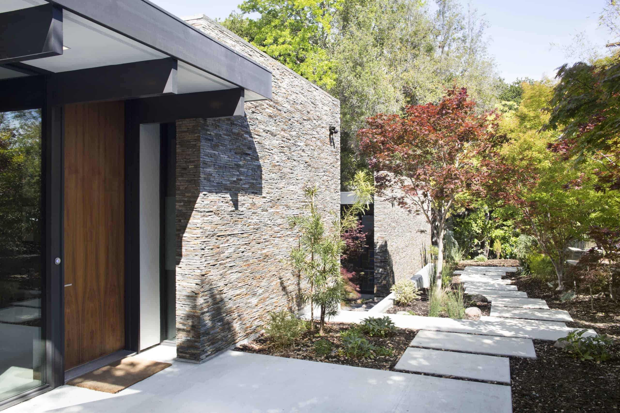 Modern Atrium House | Interior Designio