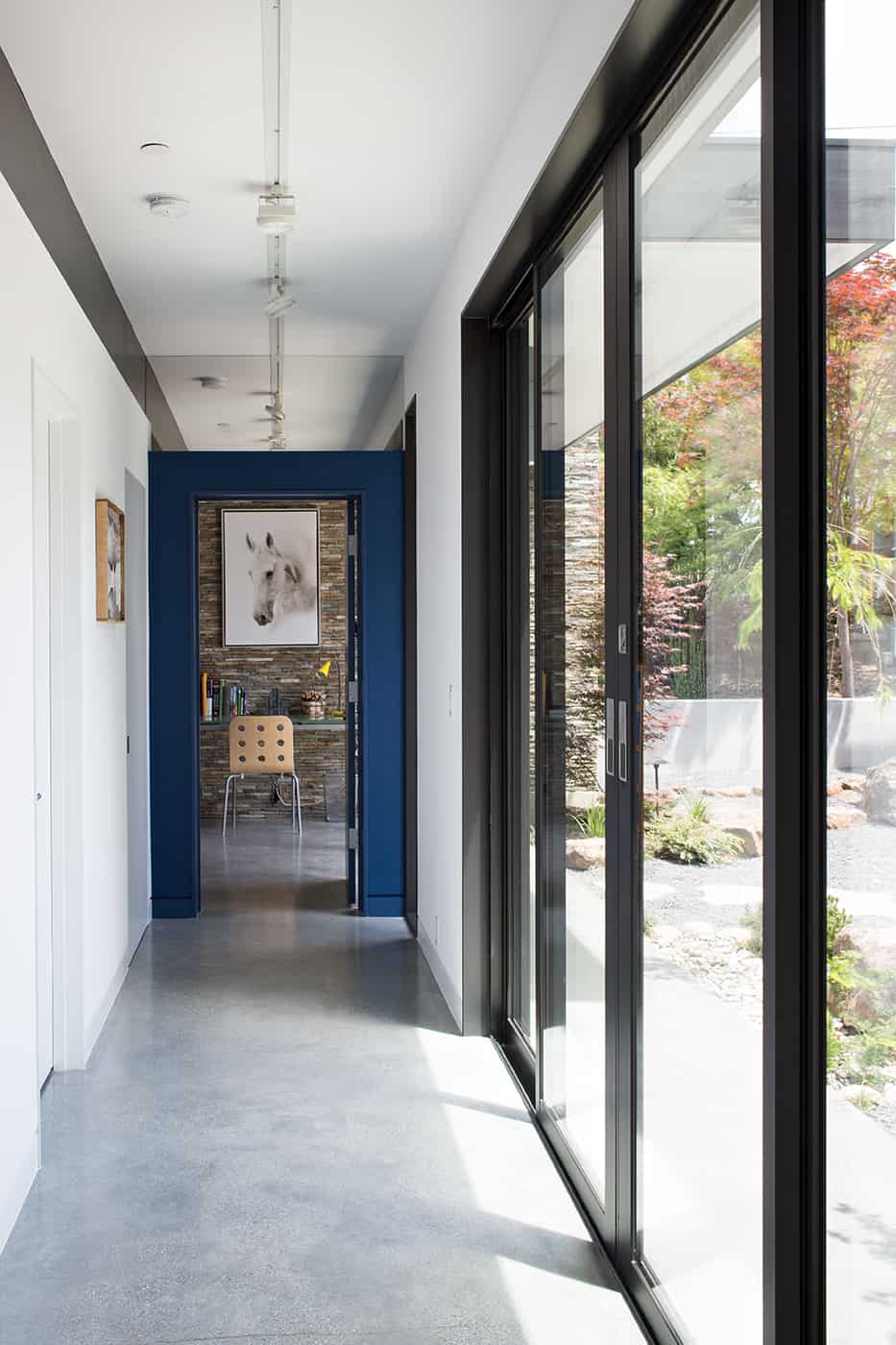 Modern Atrium House | Interior Designio